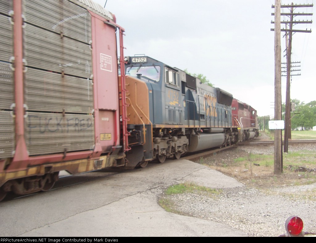 CSX 4752 + HLCX 8153